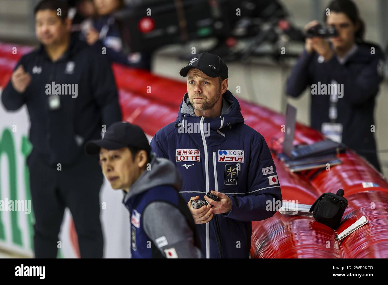 INZELL - Skating coach Johan de Wit during training prior to the World ...