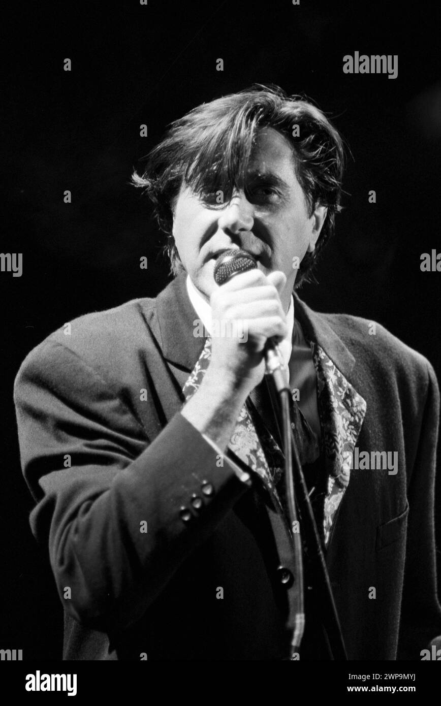 Bryan Ferry, Sänger von Roxy Music, bei seinem Auftritt im CCH in ...