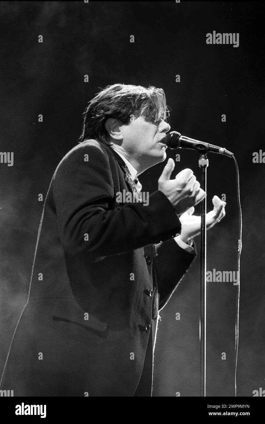 Bryan Ferry, Sänger von Roxy Music, bei seinem Auftritt im CCH in ...