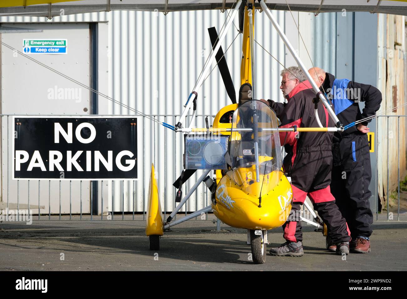 Flex Wing microlight aircraft Quik GT450 parked by a No Parking sign at ...
