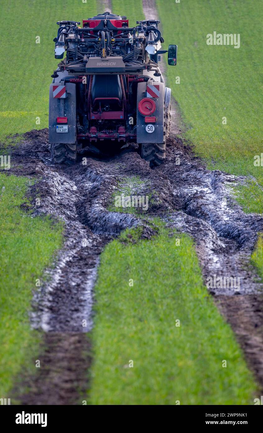 06 March 2024, Mecklenburg-Western Pomerania, Brüsewitz: A tractor and ...