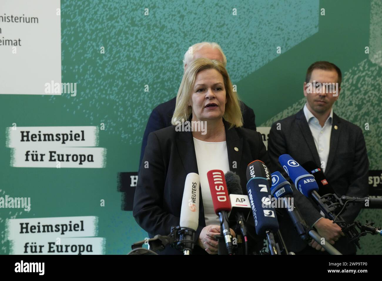 100 Tage vor dem Anpfiff der UEFA EURO 2024 100 Tage vor dem Anpfiff der UEFA EURO 2024 lädt ...