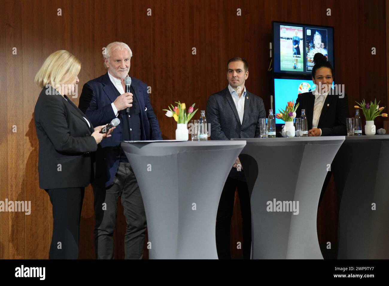 100 Tage vor dem Anpfiff der UEFA EURO 2024 100 Tage vor dem Anpfiff der UEFA EURO 2024 lädt ...