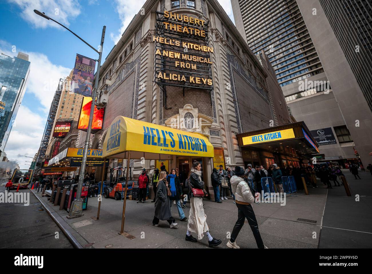 Hordes of fans of Alicia Keys mob the Shubert Theatre in the Broadway ...