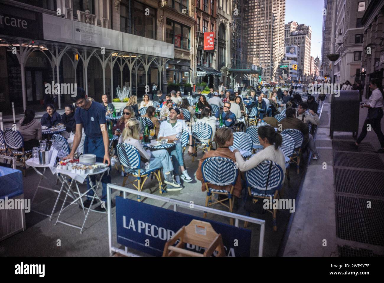 Diners take advantage of the warm weather to do al fresco dining at La ...