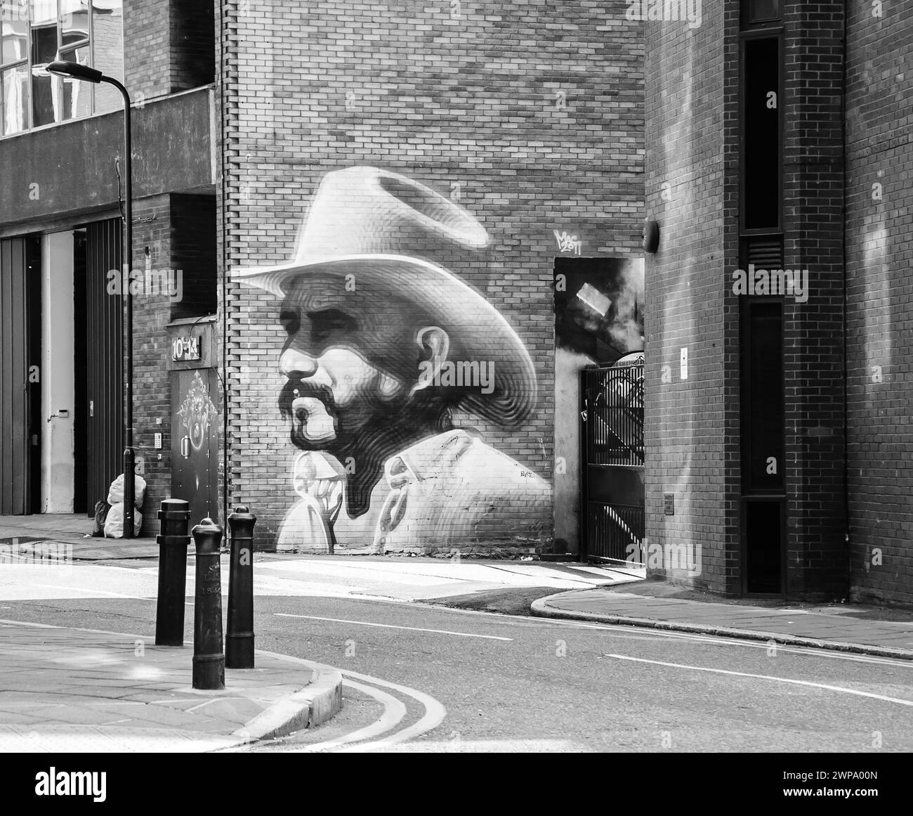 The graffiti attracts tourists Black and White Stock Photos & Images ... The graffiti attracts tourists Black and White Stock Photos & Images ...