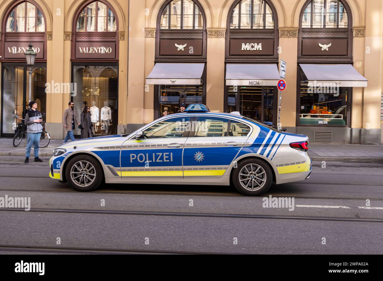 Fahrzeug der Polizei, Maximilianstraße München. // 02.03.2024: München, Bayern, Deutschland ...