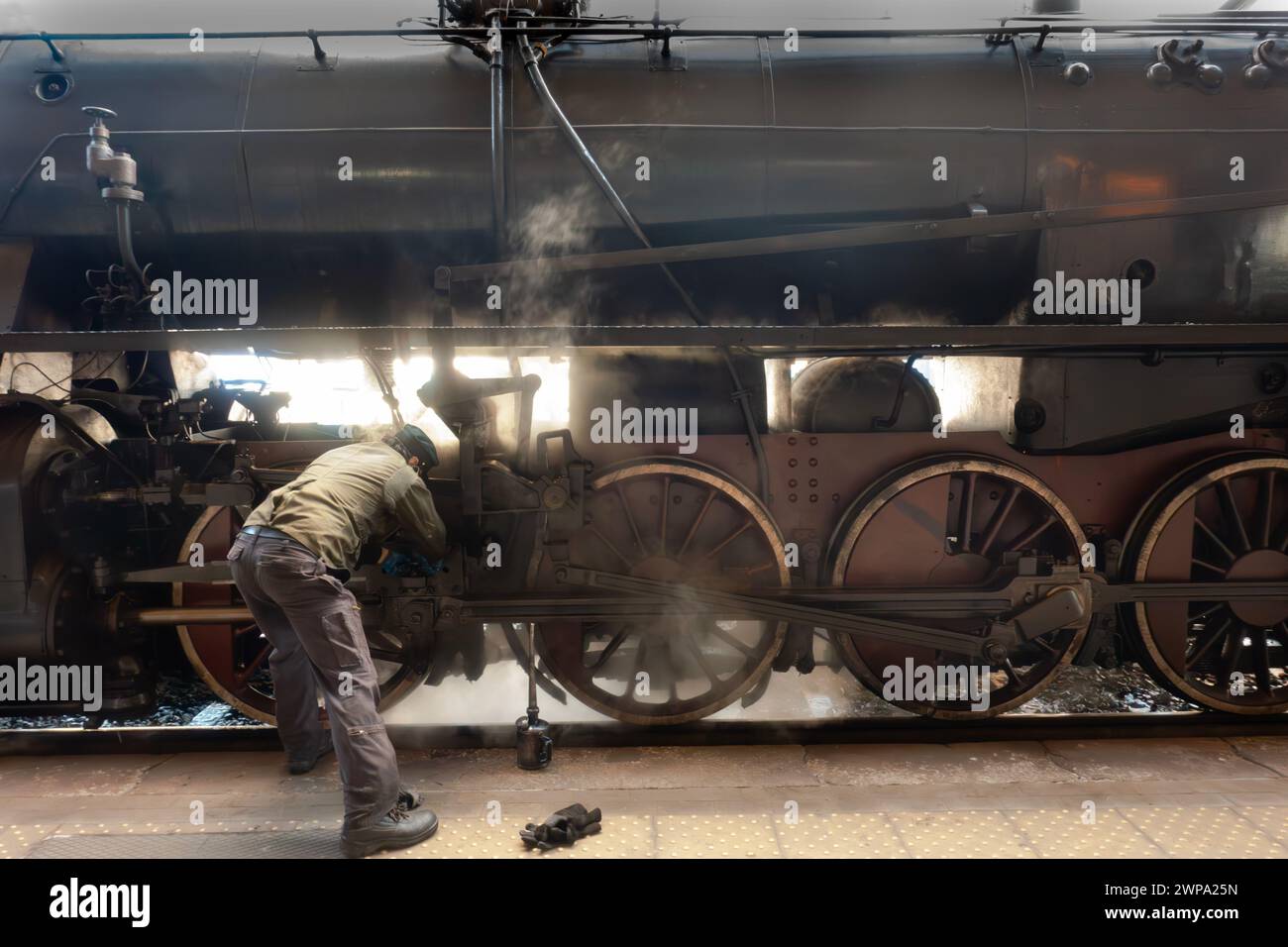 Steam train maintenance hi-res stock photography and images - Alamy
