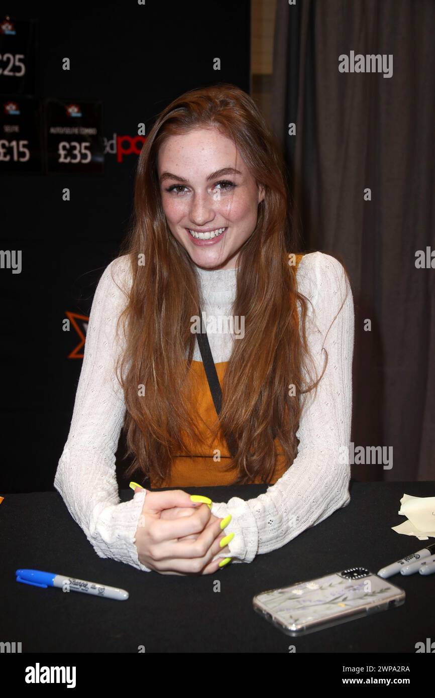 Madison Lintz (Walking Death) attends MCM Comic Con London 2019, ExCeL ...