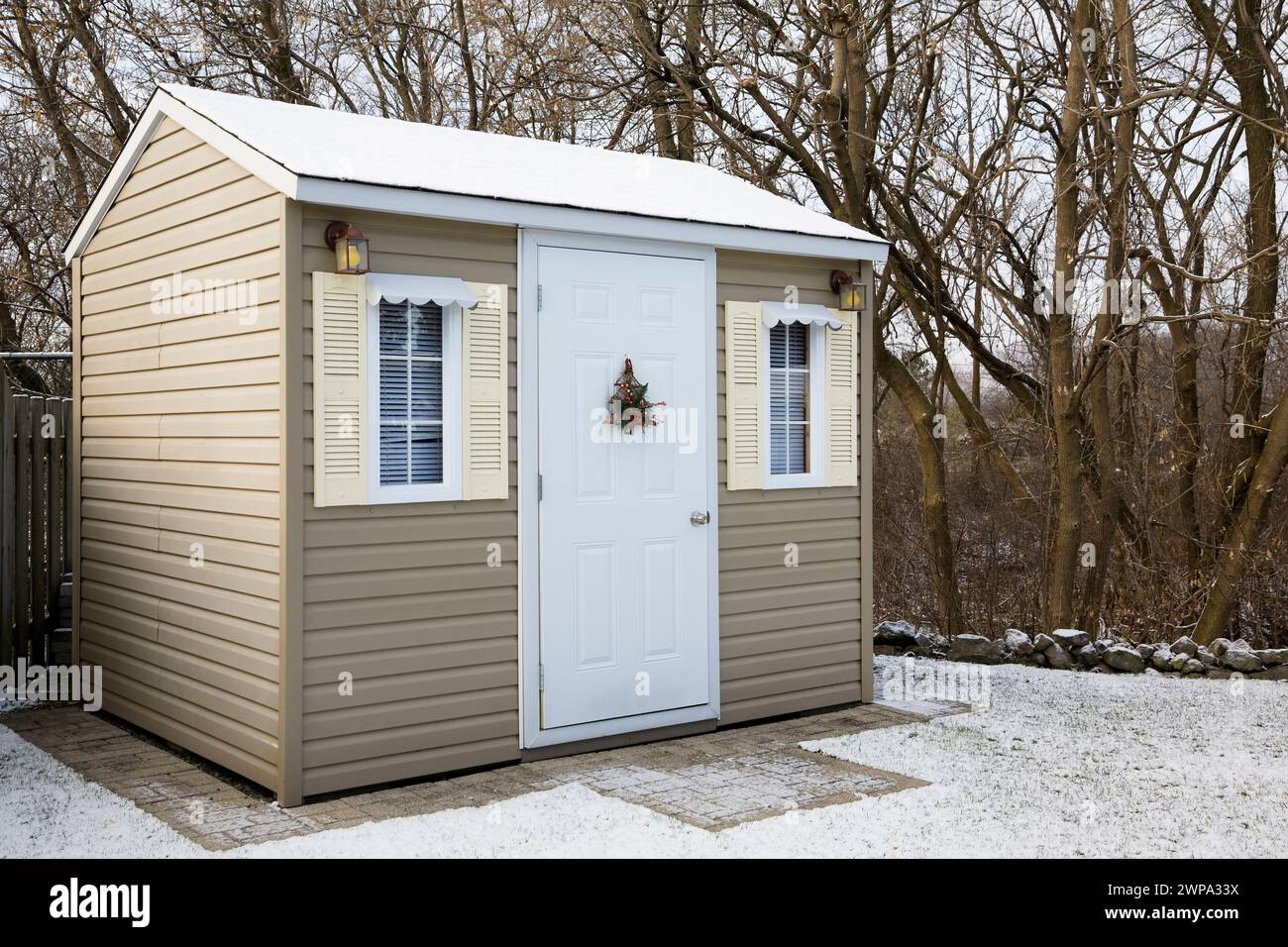 Vinyl shed hi-res stock photography and images - Alamy