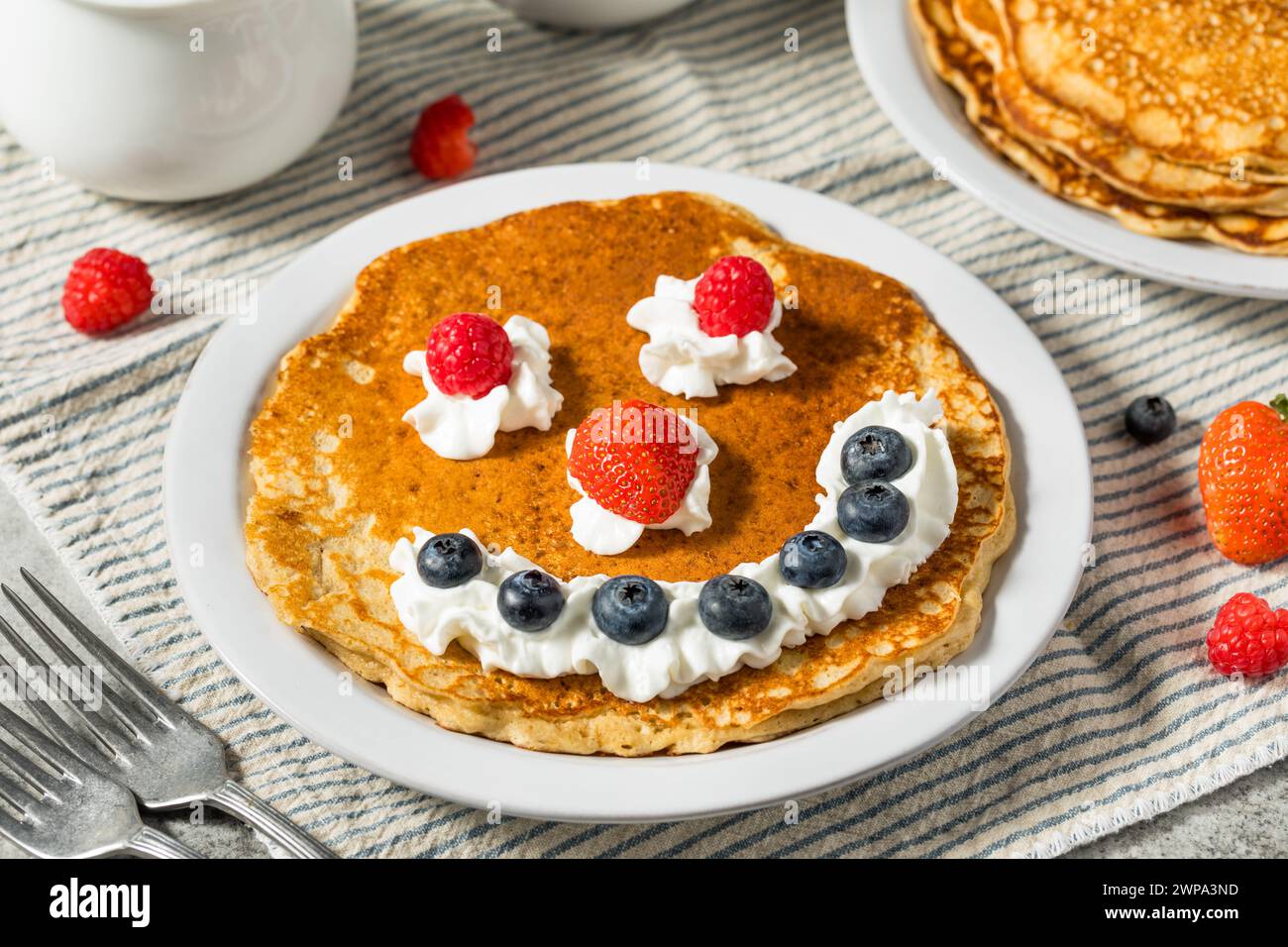 Smiley face pancake hi-res stock photography and images - Alamy
