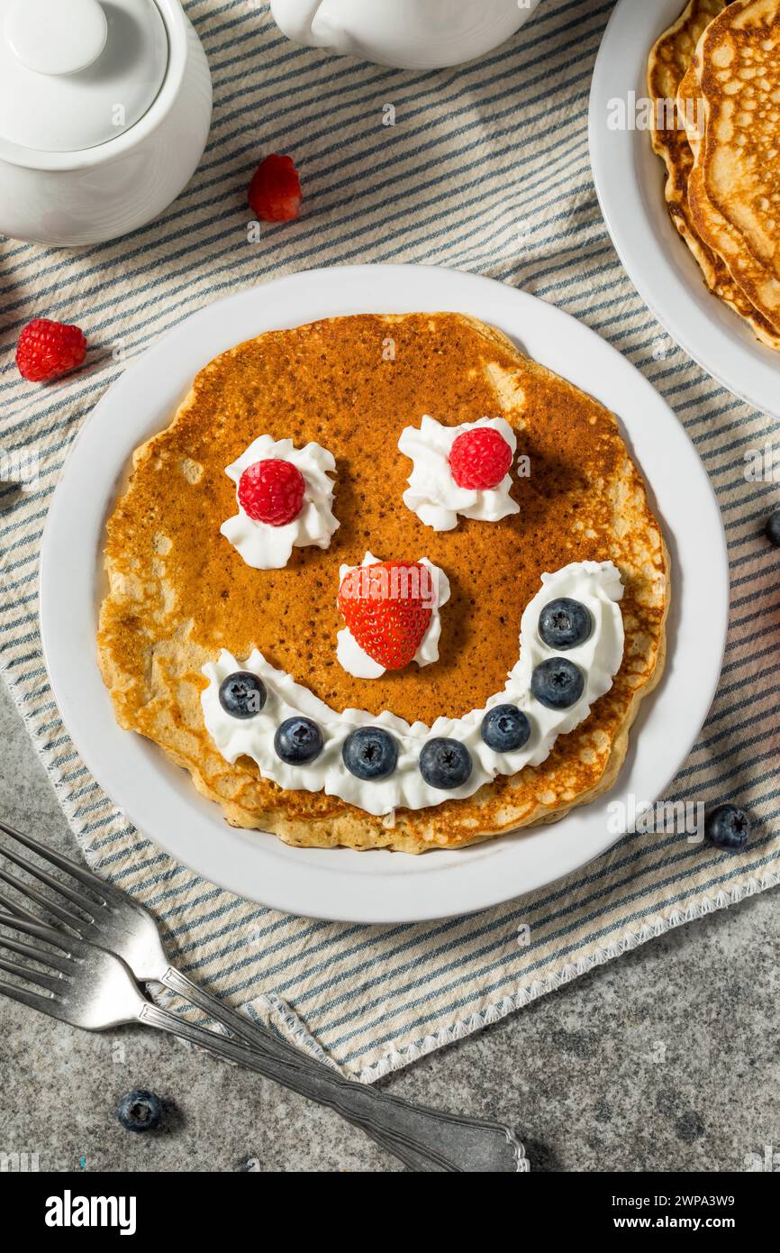 Smiley face pancake hi-res stock photography and images - Alamy