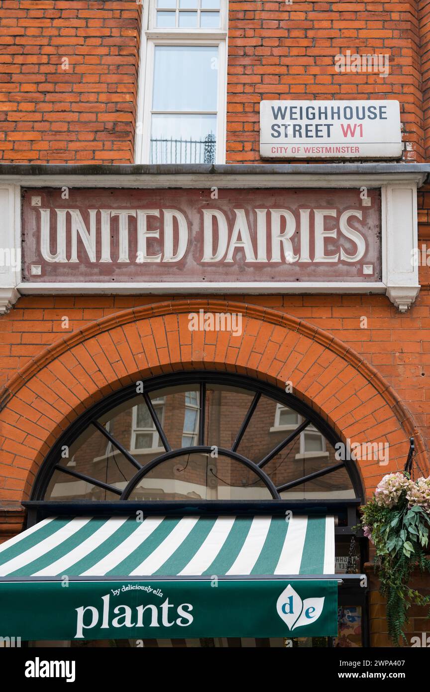 United Dairies shopfront sign on Weighhouse Street facade of ...