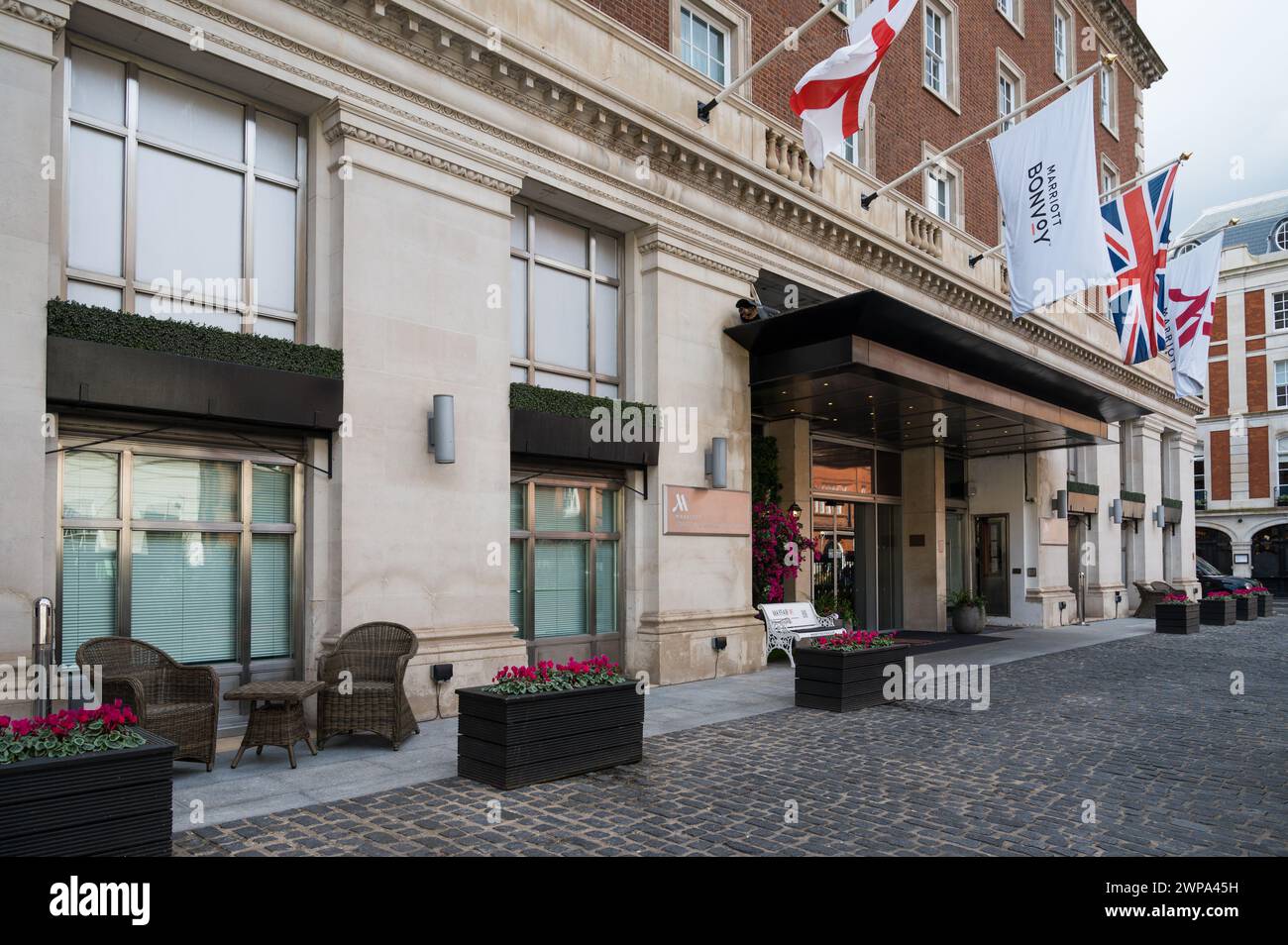 Exterior of London Marriott 5 star luxury hotel on Grosvenor Square ...