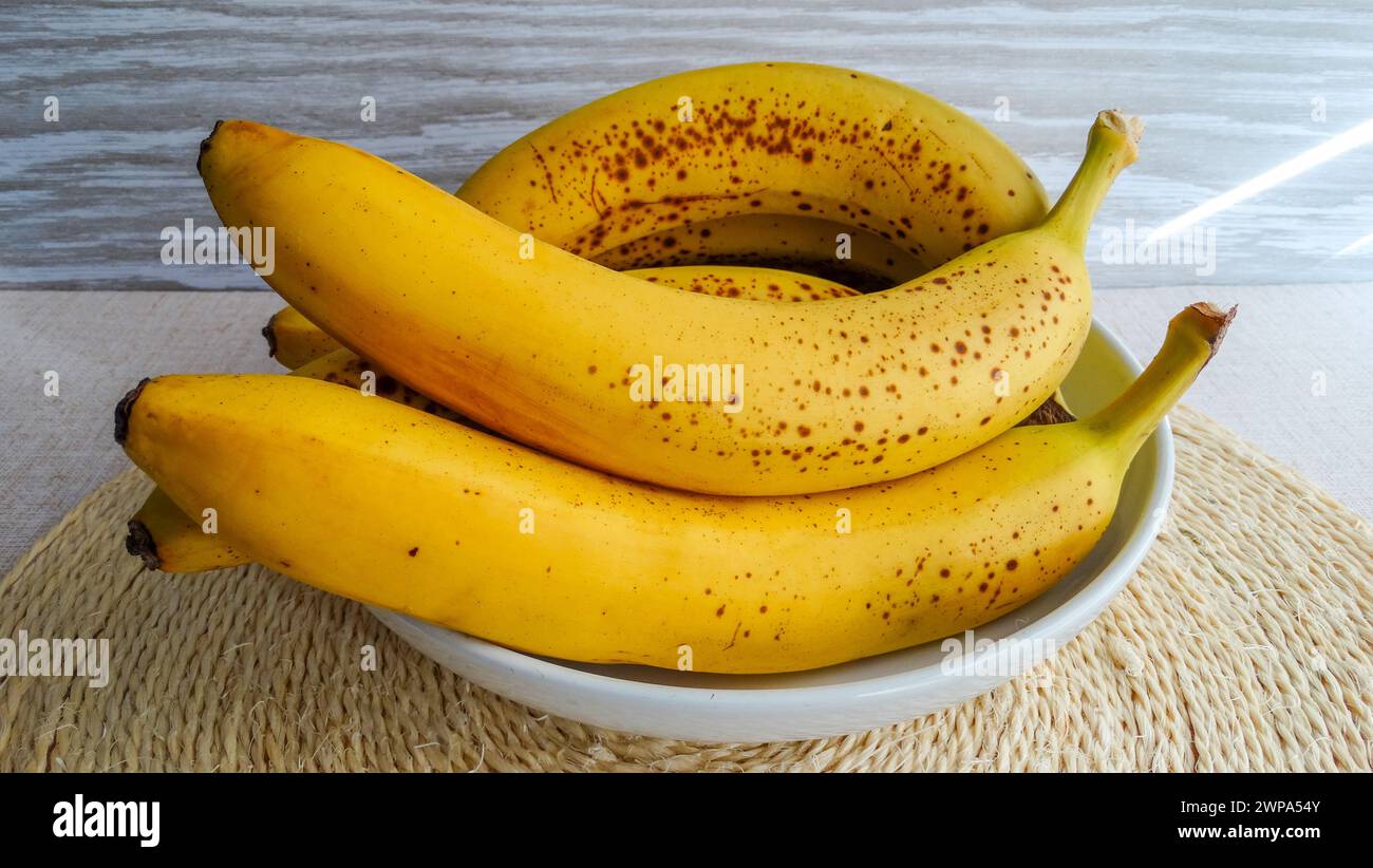 Close up of two bananas hi-res stock photography and images - Alamy