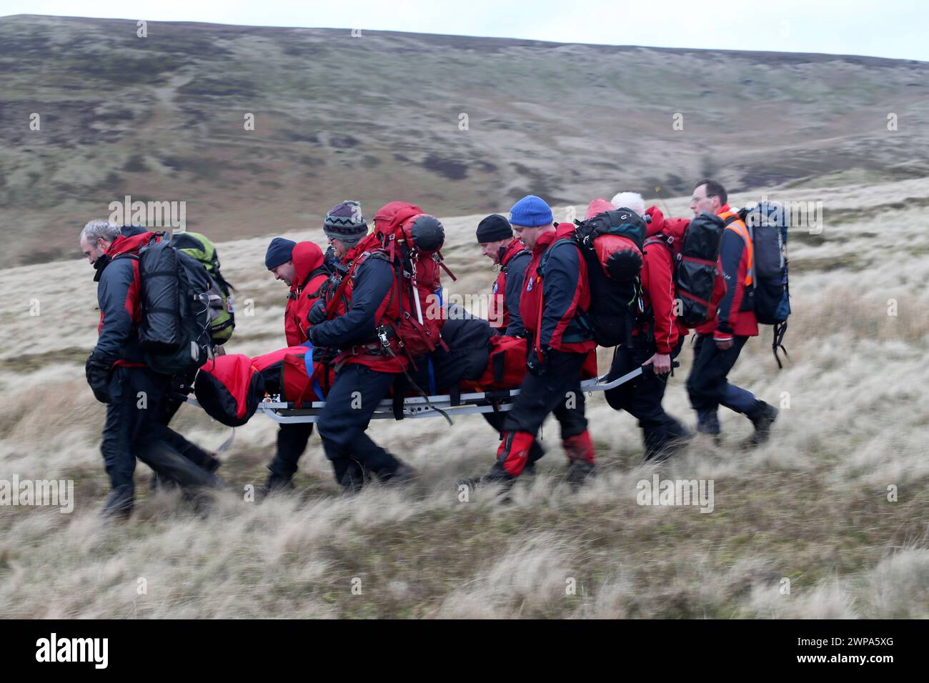 23/02/14 23/02/14 Kinder mountain rescue training for volunteers and ...