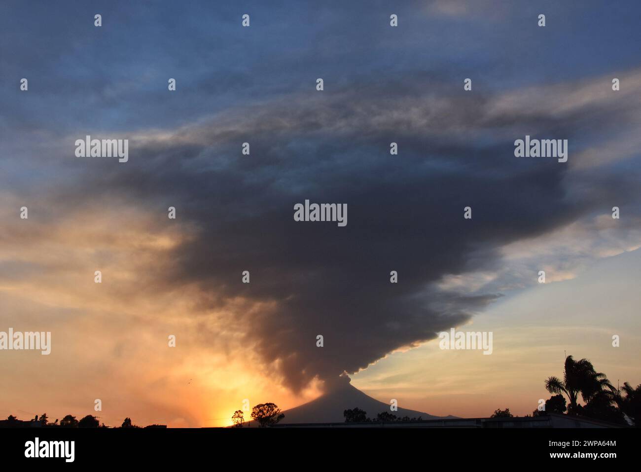 Plumes of ash hi-res stock photography and images - Alamy