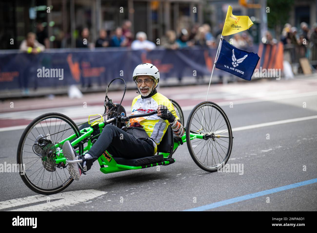 Wheelchair runner participating in the 2023 New York Marathon Stock ...