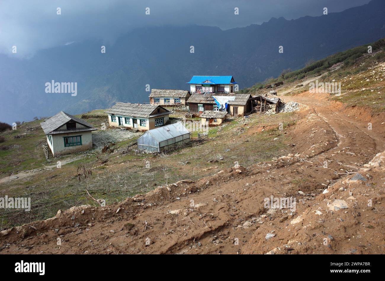 Earthquake road before and after hi-res stock photography and images ...
