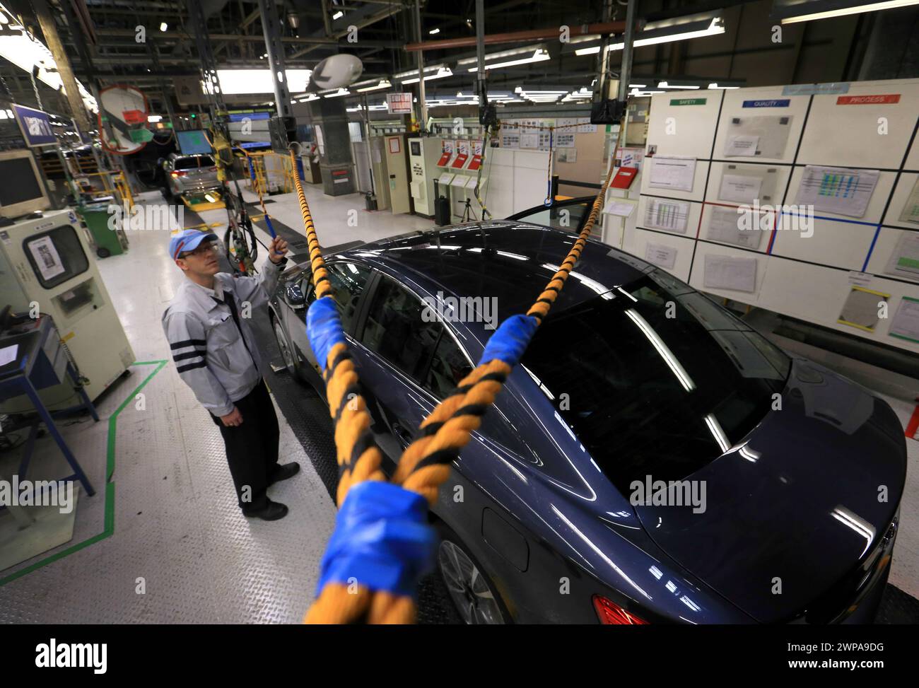 15/05/14 Toyota Corolla production line at Toyota’s Derbyshire factory ...