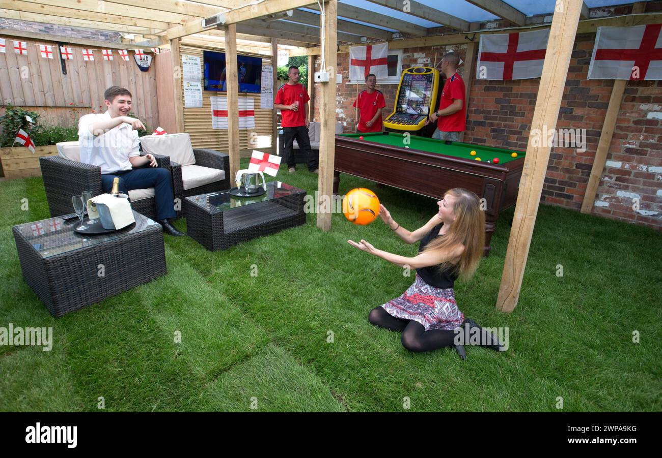 13/06/14 Ethan Coupland-Smith (left) , Jessie Welch (red shirts left ...