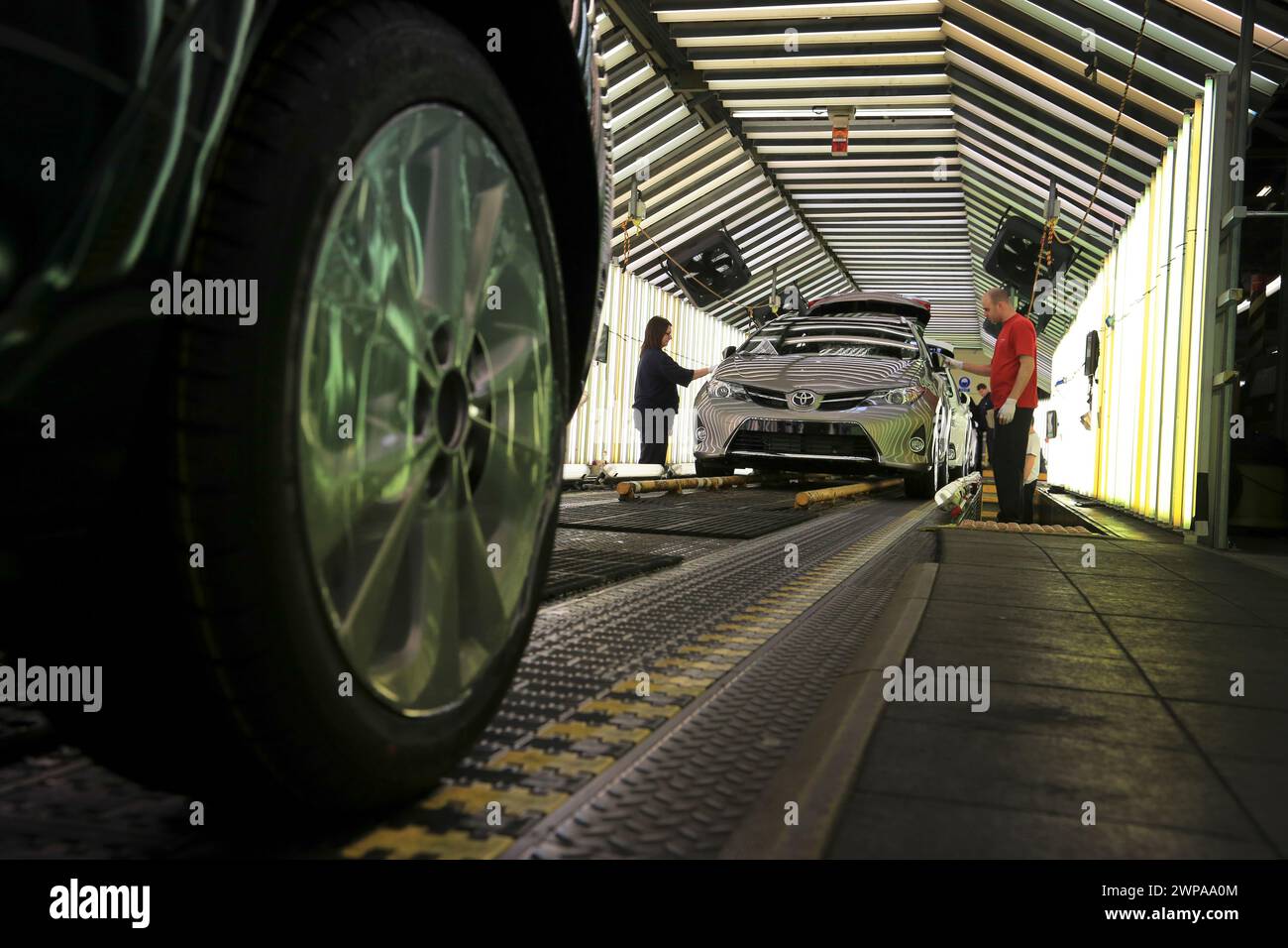 15/05/14 Toyota Corolla production line at Toyota’s Derbyshire factory ...