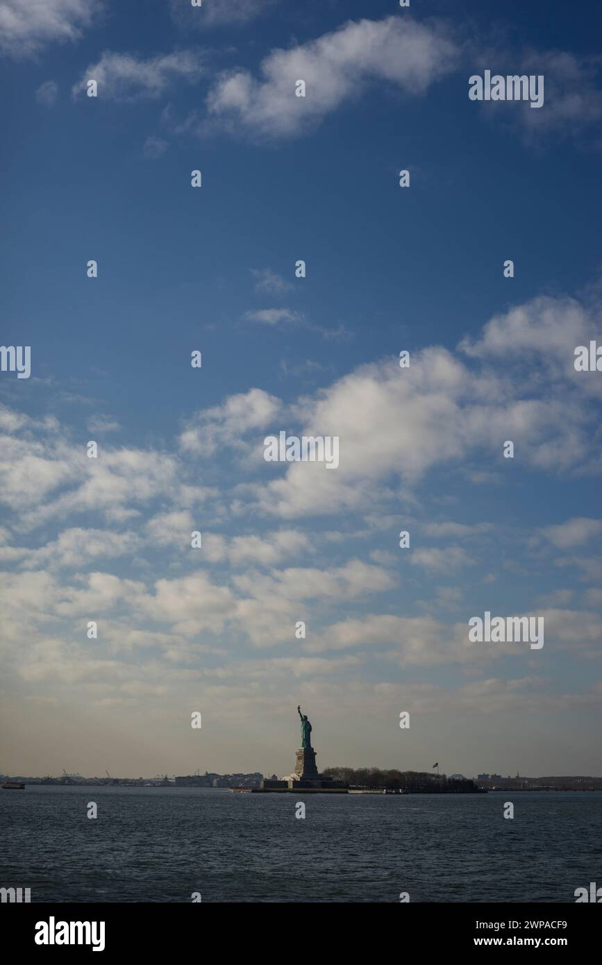 Arriving at the statue of liberty hi-res stock photography and images ...