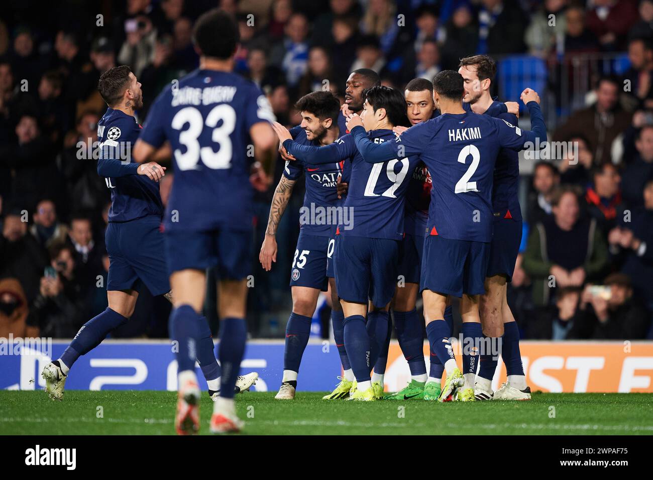 Kylian Mbappe of Paris Saint-Germain celebrates with his teammates Lee ...