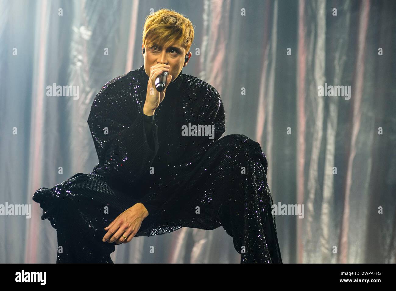 The belgian singer live at the ING Arena | Le chanteur belge Loic ...