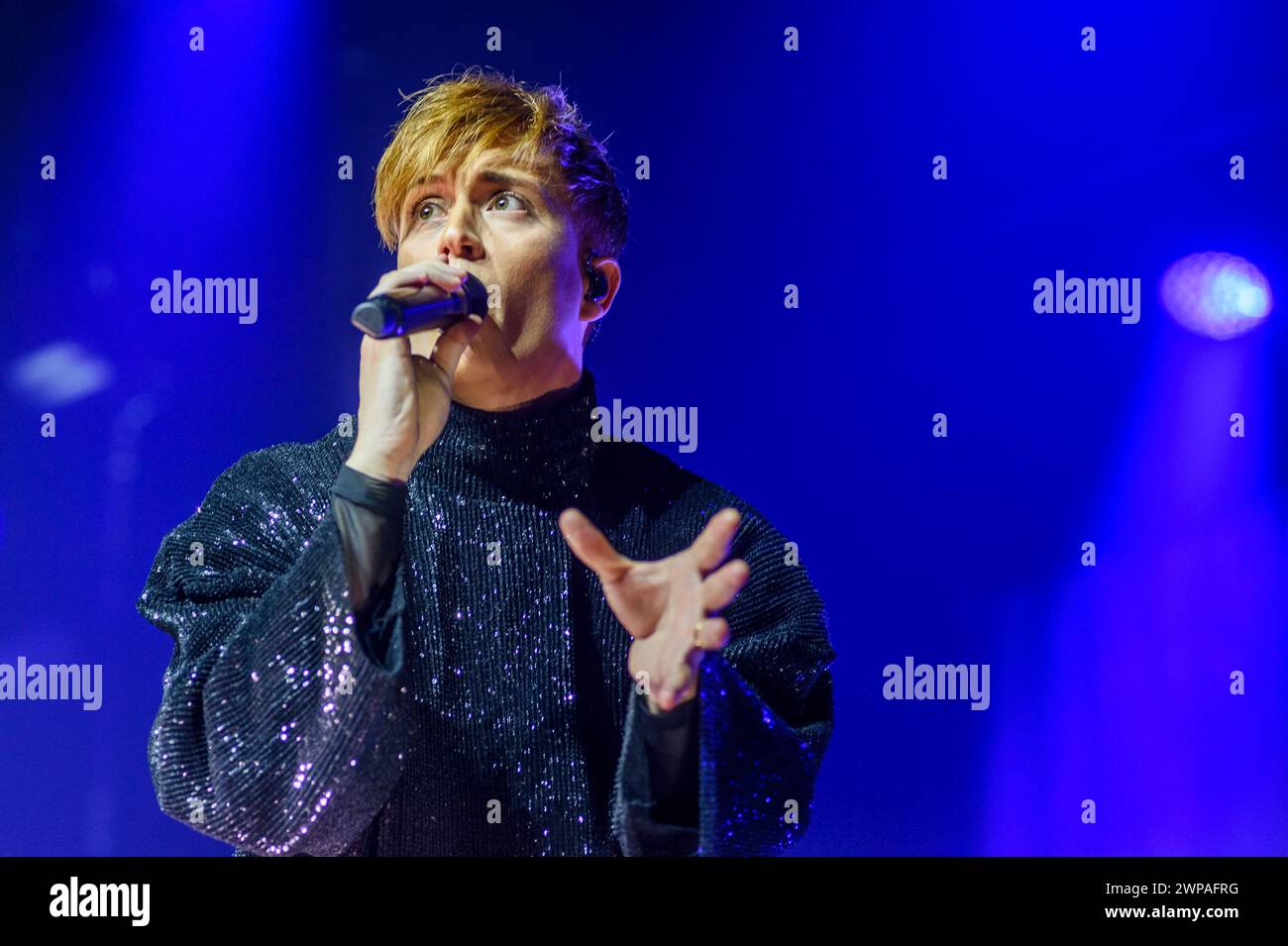 The belgian singer live at the ING Arena | Le chanteur belge Loic ...