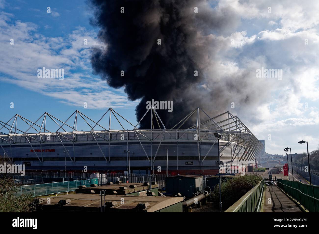 Huge fire at industrial unit next to Southampton's St Mary's Stadium ...