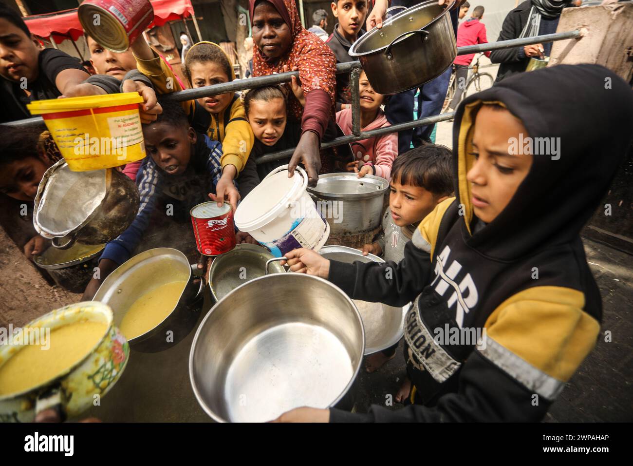 Rafah, Gaza. 06th Mar, 2024. Palestinian children wait to receive food ...