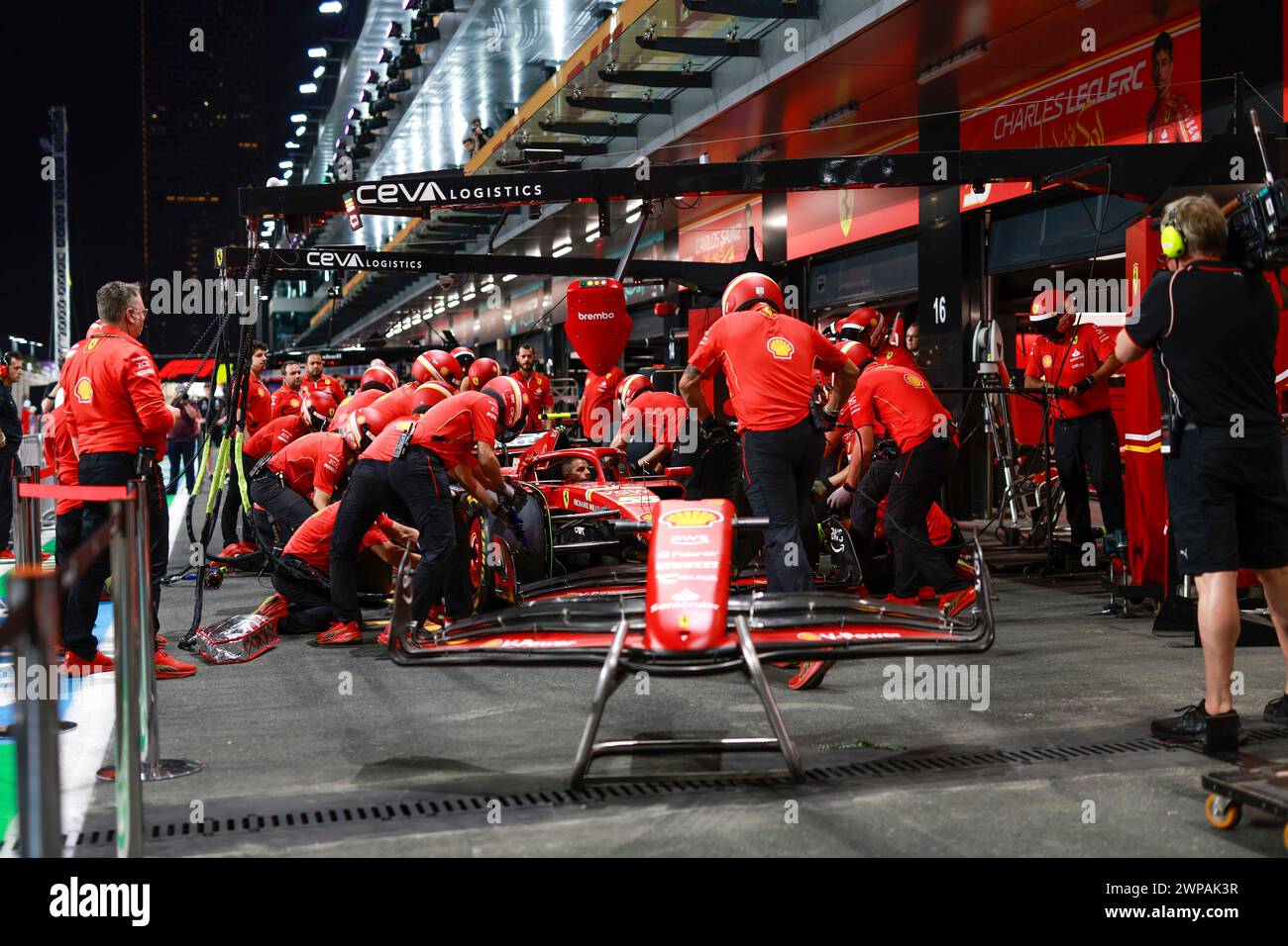 Jeddah, Saudi Arabia. 6th Mar, 2024. Scuderia Ferrari Team during pit ...