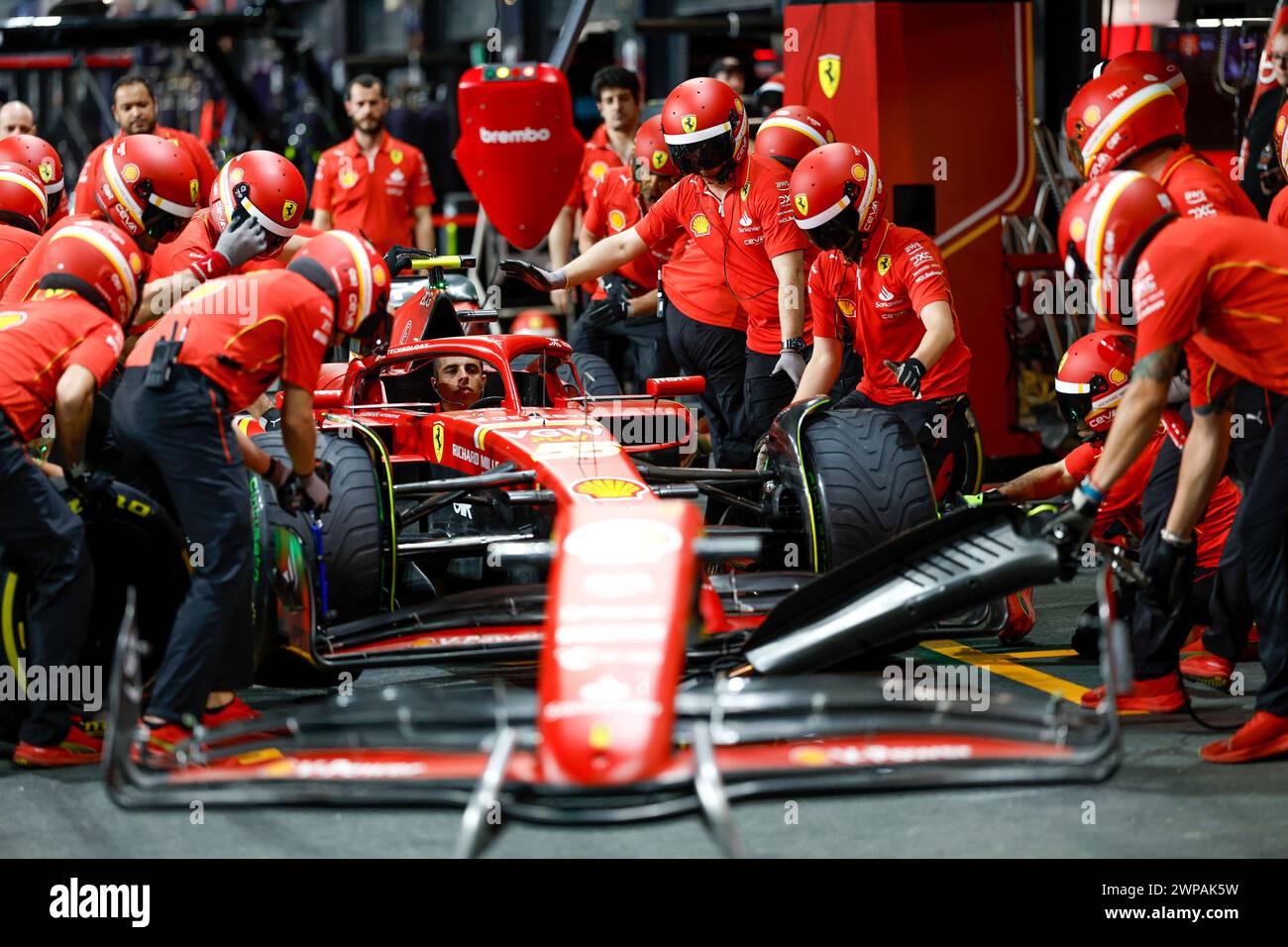 Jeddah, Saudi Arabia. 6th Mar, 2024. Scuderia Ferrari Team during pit ...