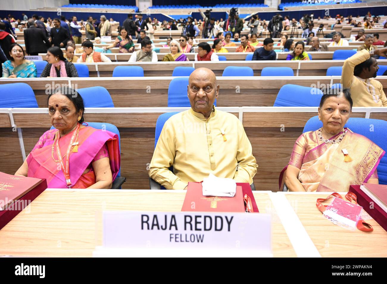 Indian classical dancing couple hi-res stock photography and images - Alamy