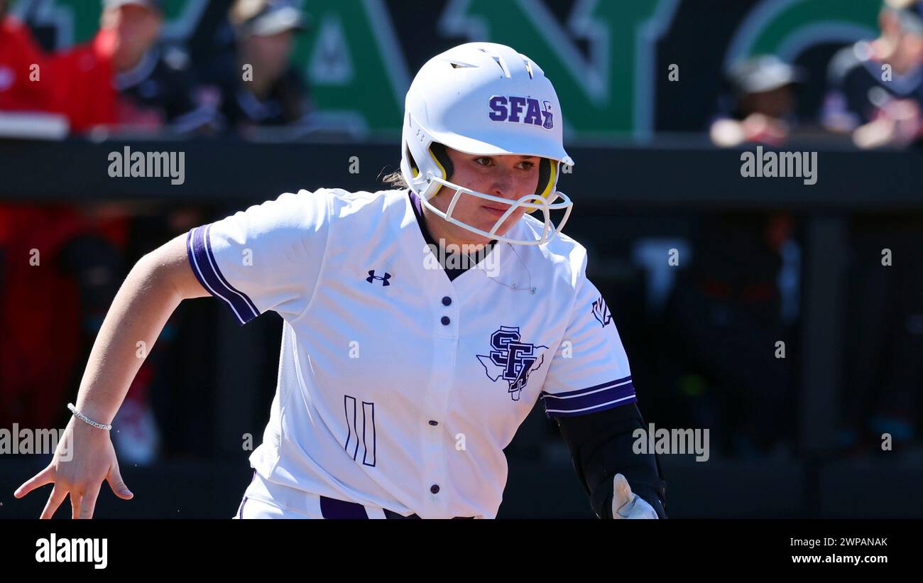 SFA's Alexis Telford (11) runs to first during an NCAA softball game on ...