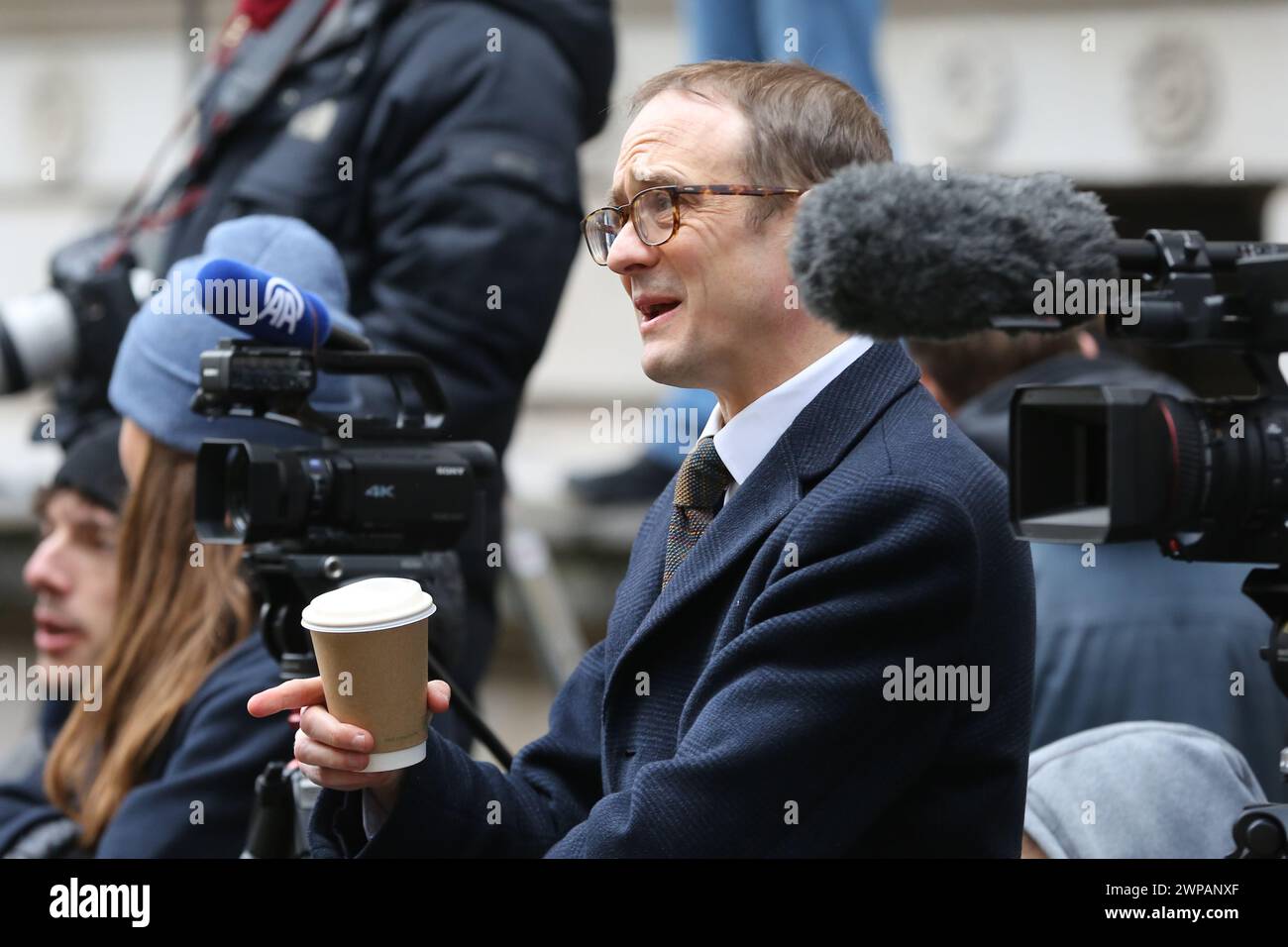 Bbc political editor chris mason hi-res stock photography and images ...