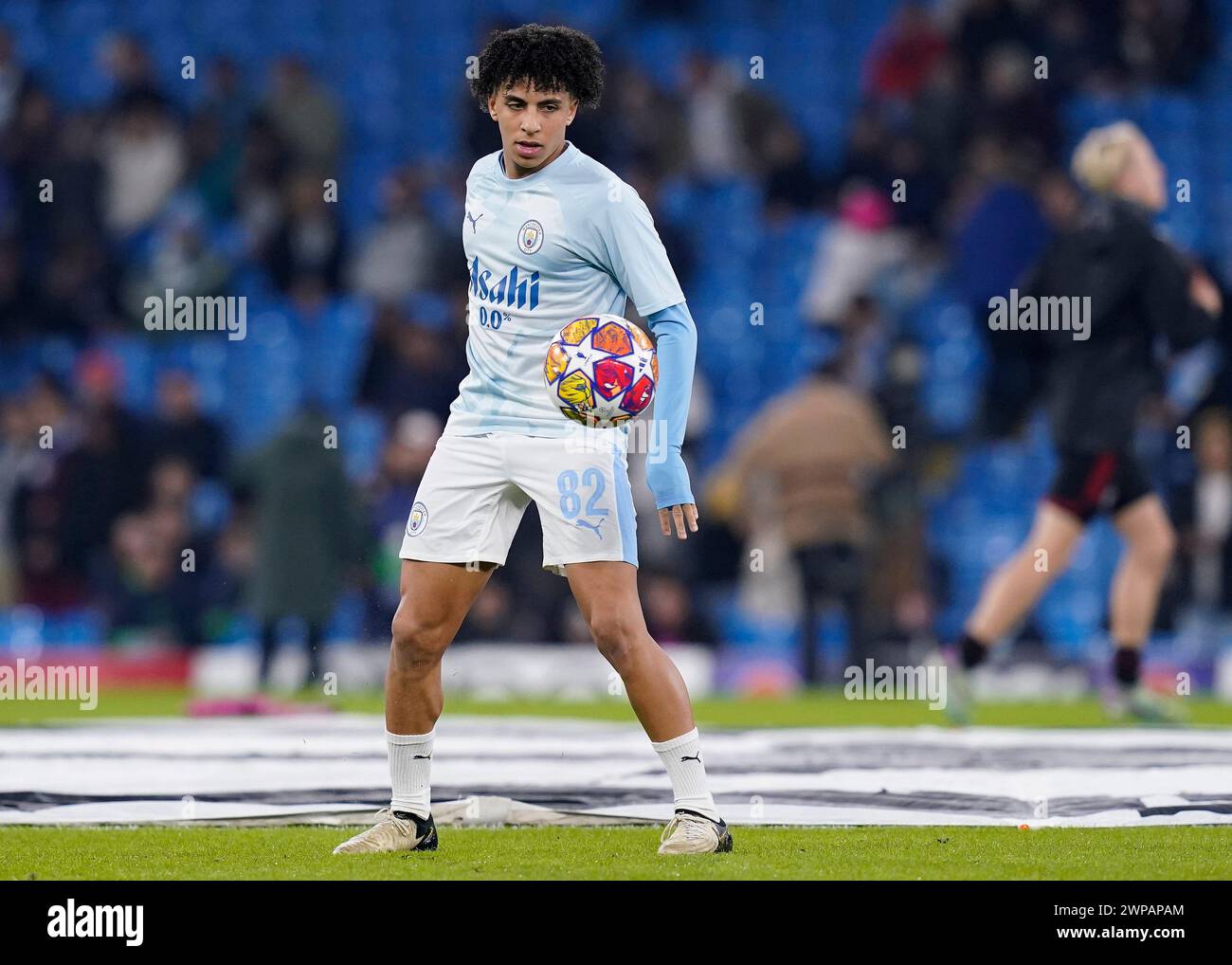 MANCHESTER, UK. 6th Mar, 2024. Rico Lewis of Manchester City warms up ...