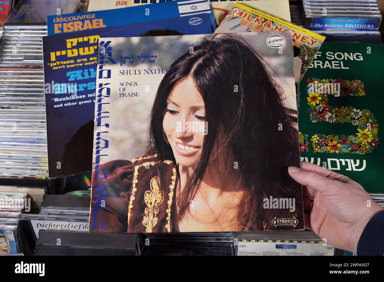 Songs of praise hi-res stock photography and images - Alamy