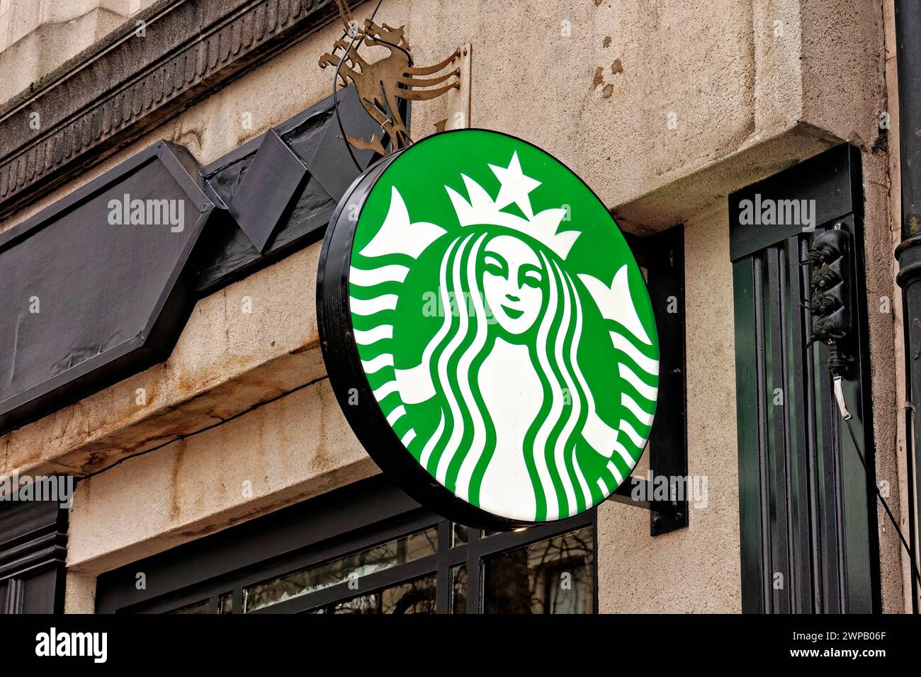 Cardiff starbucks coffee shop hi-res stock photography and images - Alamy