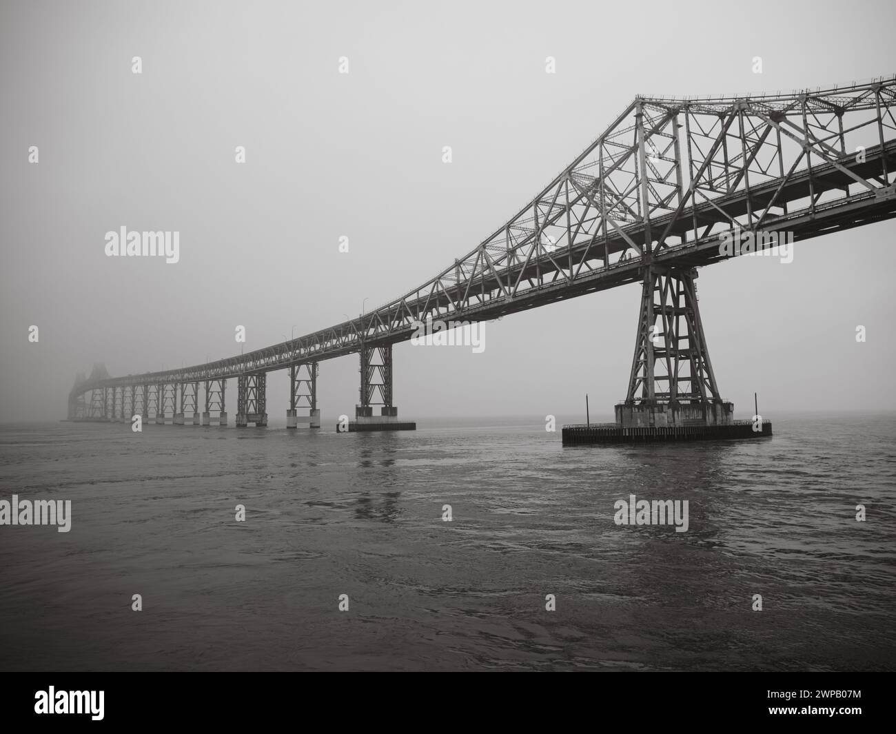 Modern bridge structure water hi-res stock photography and images - Alamy