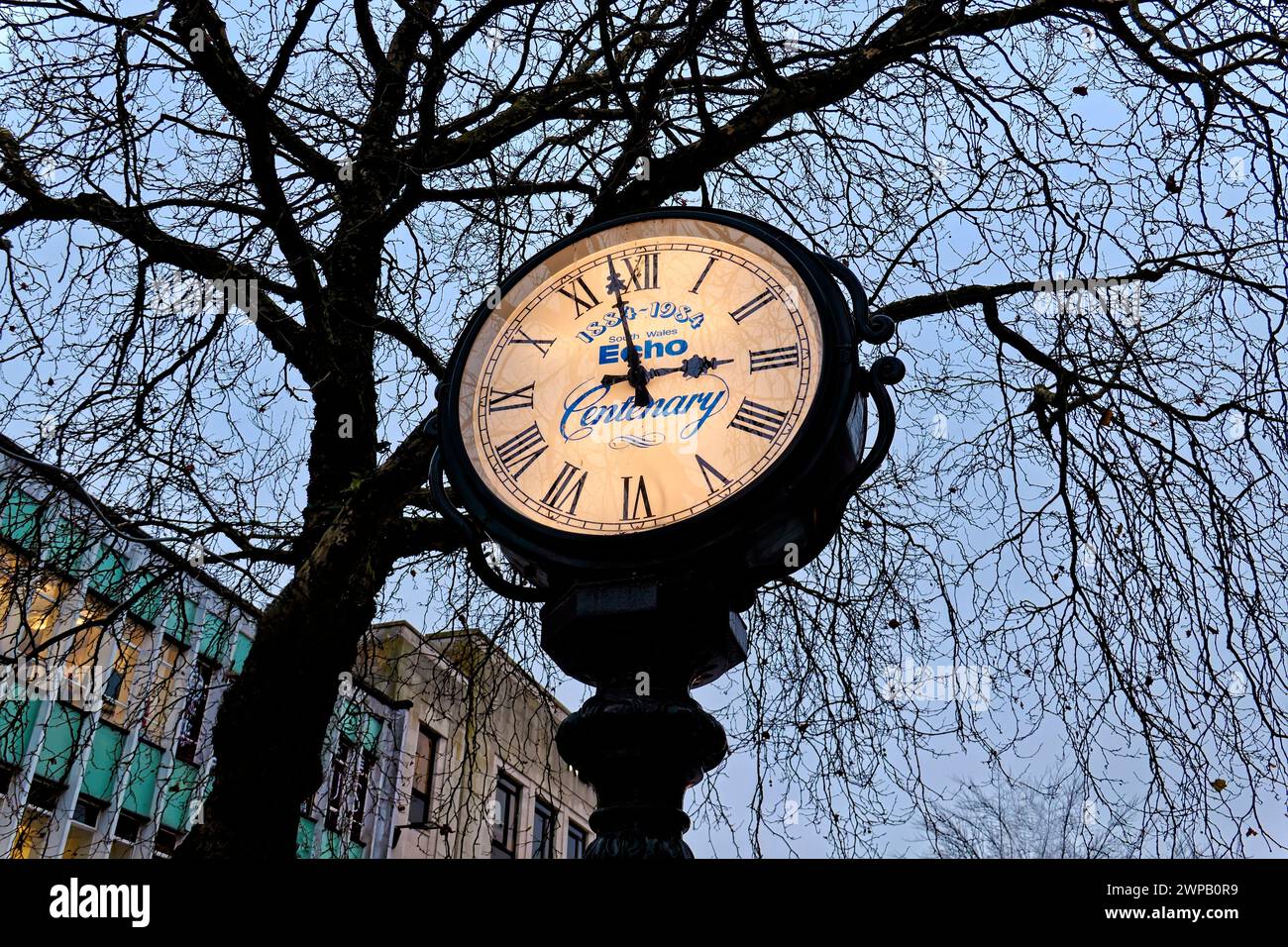 Cardiff queen street clock hi-res stock photography and images - Alamy