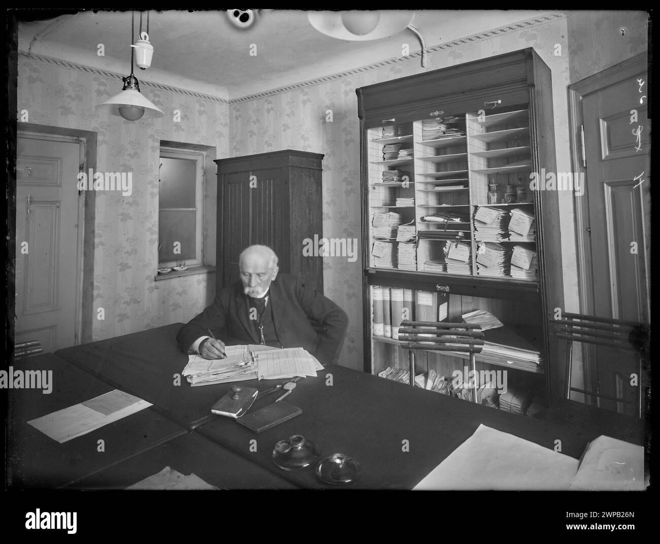 Monitoring procedures Black and White Stock Photos & Images - Alamy