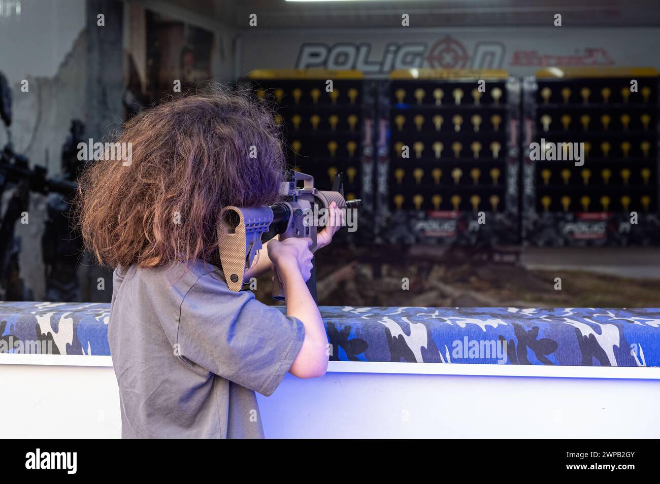 Gun range teen hi-res stock photography and images - Alamy