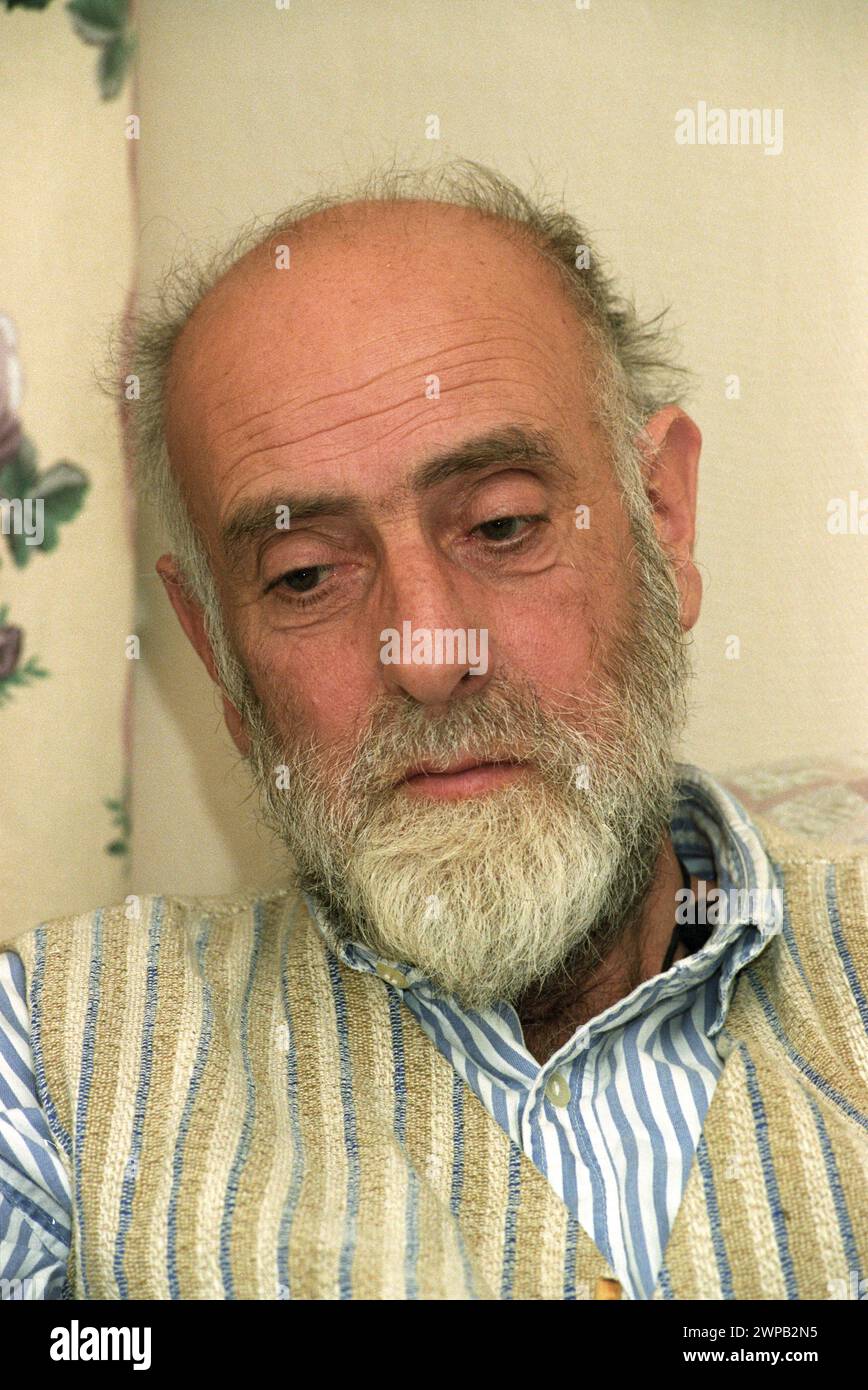 Der Maler Friedensreich Hundertwasser Friedrich Stowasser malt in ...