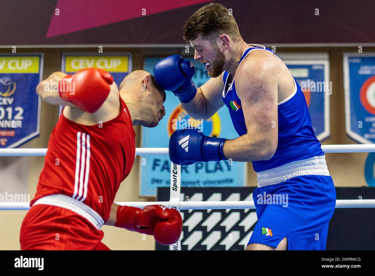 Acik Yusuf (Tur) inj red and McDonagh Martin (Irl) in blue during the ...