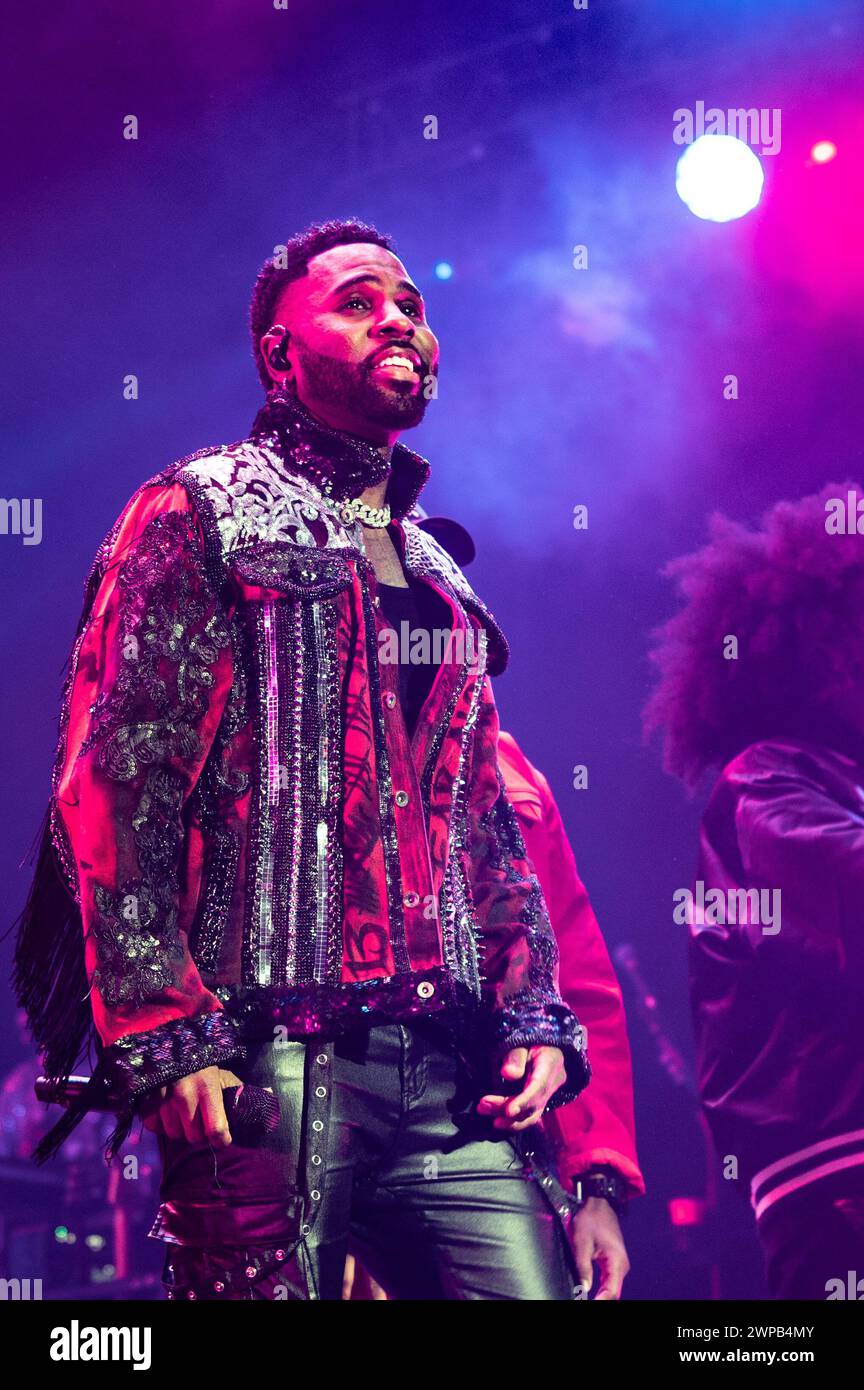 Nu king world tour hi-res stock photography and images - Alamy
