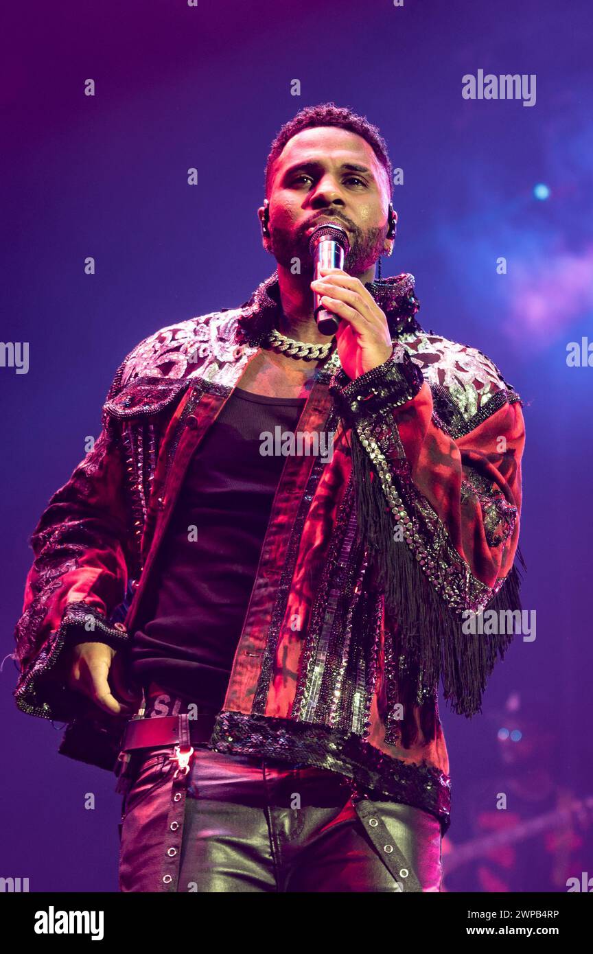 Nu king world tour hi-res stock photography and images - Alamy