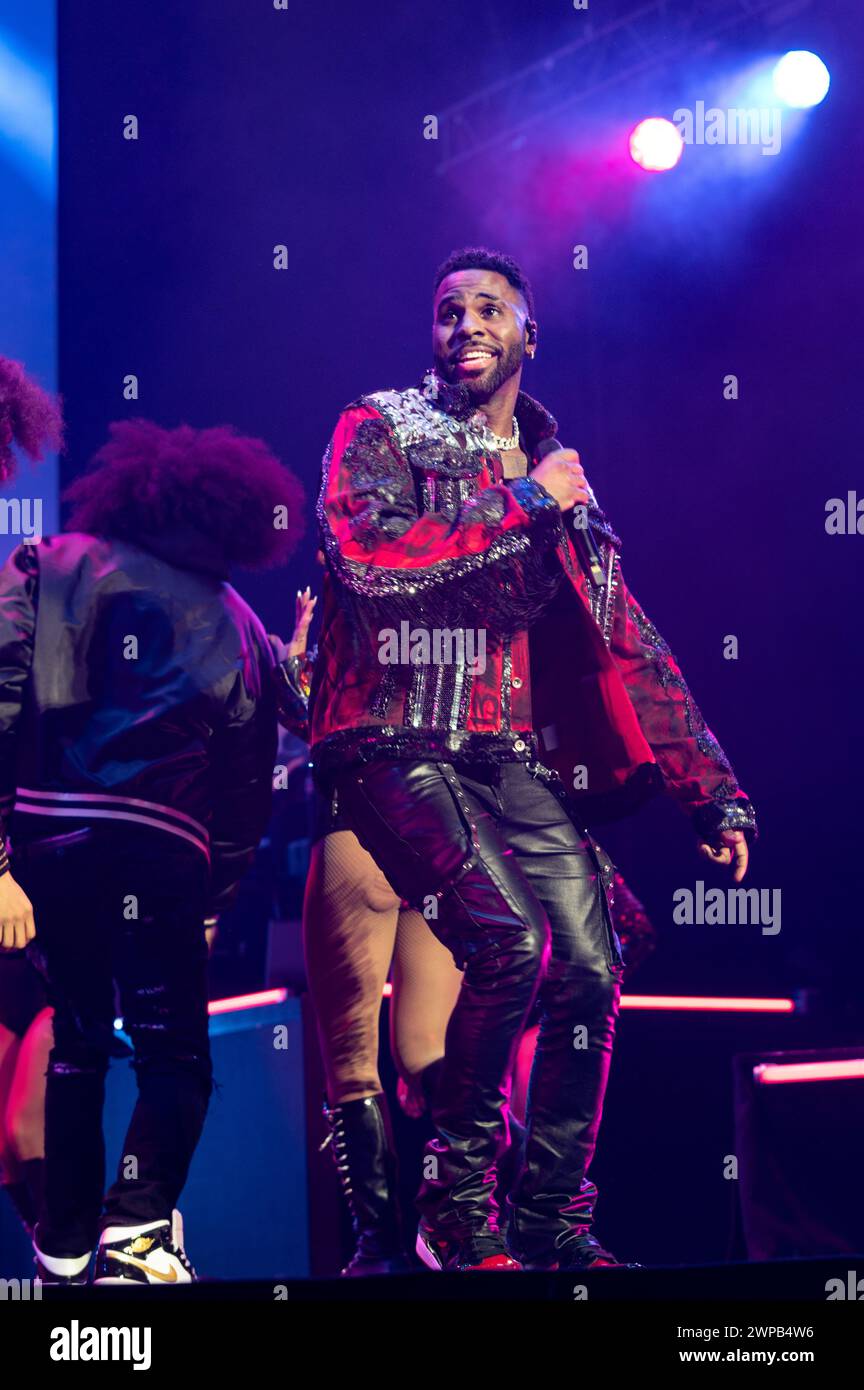 Jason derulo nu king world tour hi-res stock photography and images - Alamy