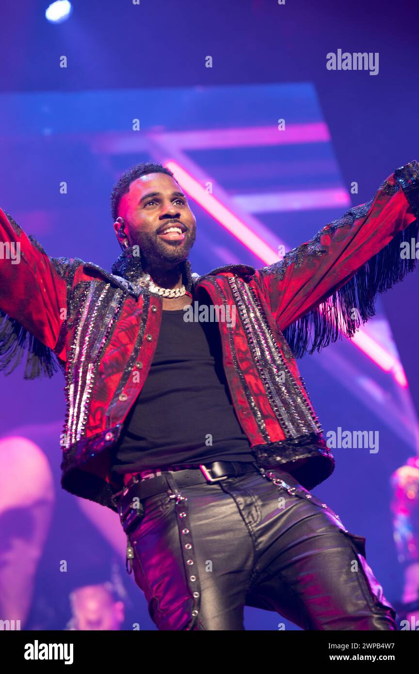 Nu king world tour hi-res stock photography and images - Alamy